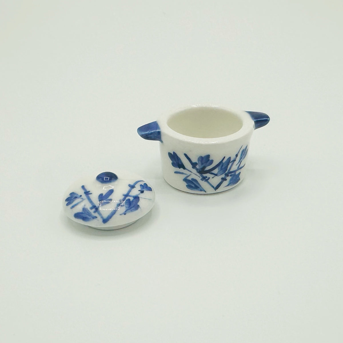 Ceramic Delft Pot For Dollhouse - 1:12 Scale – Life In A Dollhouse